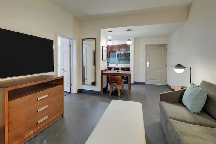 Discover Mount Pleasant From A Relaxing 1br Suite - Mount Pleasant