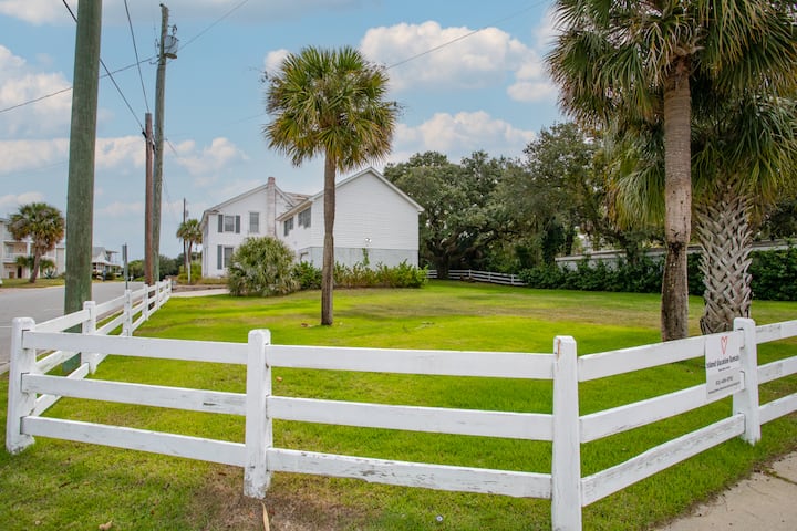 Tybee Island Beach Cottage, Steps To Sand, Slp 20! - Tybee Island, GA