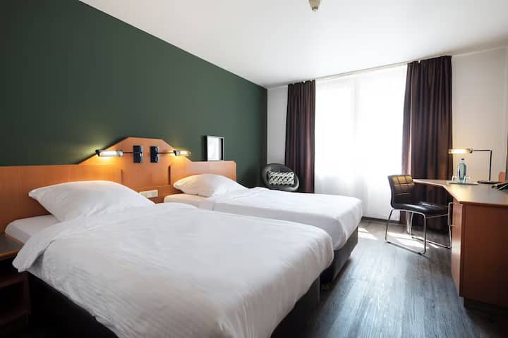 Enjoy Heppenheim Charm In A Stylish Guest Room - Heppenheim