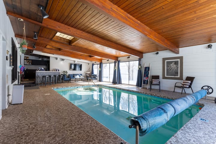 Historic Home W/ Indoor Pool On Iconic 8th St - Fargo, ND