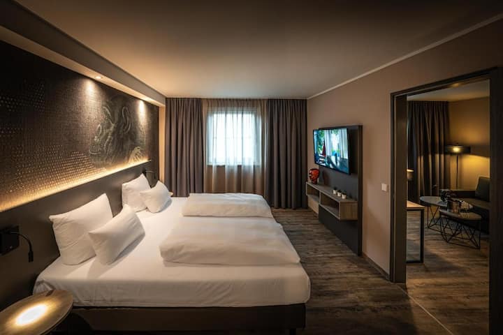Relax In Style In This 2 Stylish & Modern Rooms - Stuttgart