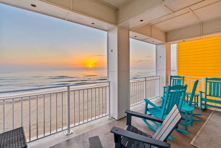 New! Beachfront Condo, Fishing / Pool / Boat - Sandbridge Beach, VA
