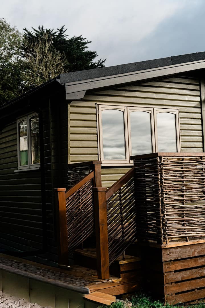 Dab | Lake District Coastal Cabin With Sea Views - Grange-over-Sands