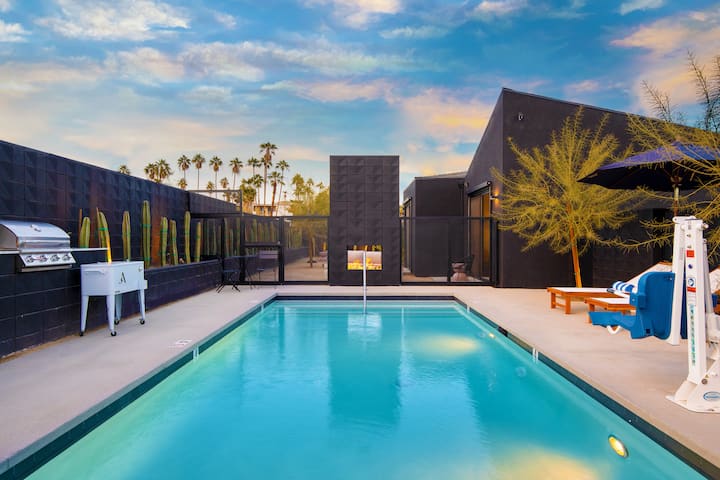 2 4br Villas | Sleeps 16 | Blackhaus By Avantstay - Palm Springs, CA