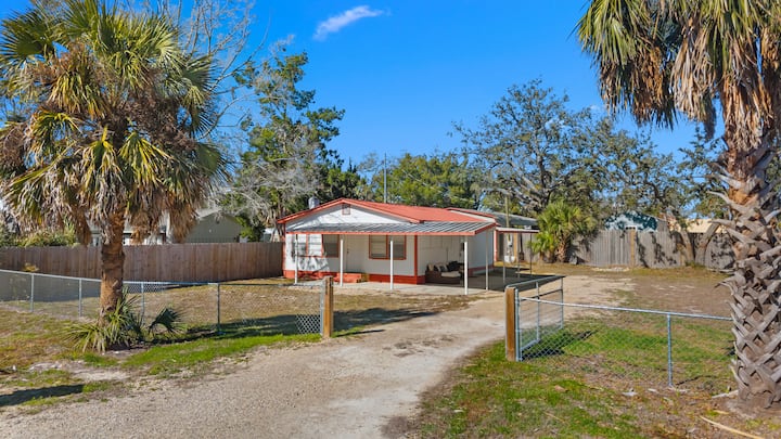 The Red Roof River Cottage - Home In Steinhatchee - Steinhatchee, FL