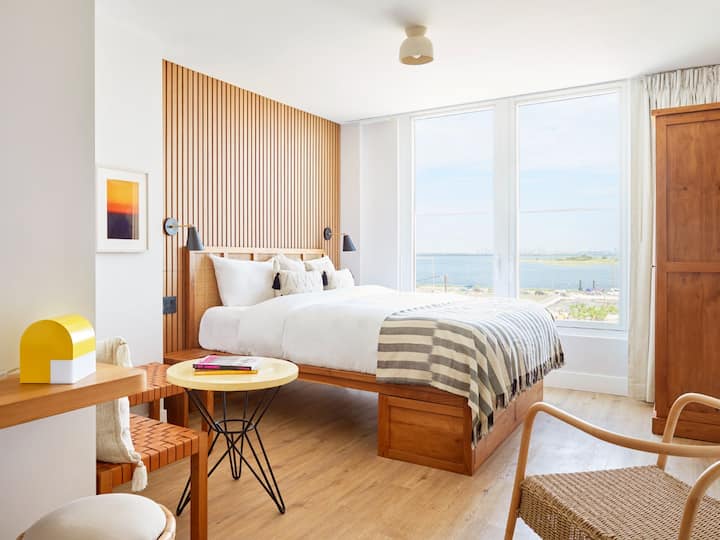 Nyc’s Beachfront Stay | Heated Pool & Restaurant - New York City