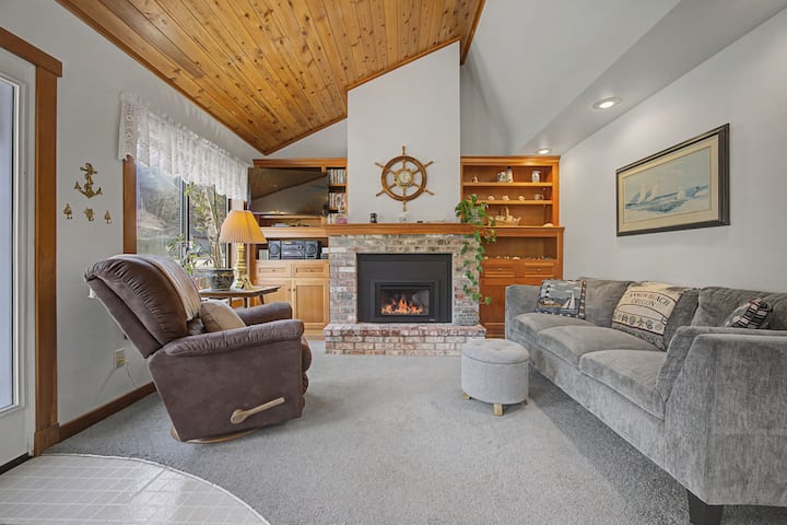 Cannon Beach Cottage: Fire Pit/decks/dog-friendly - Cannon Beach, OR