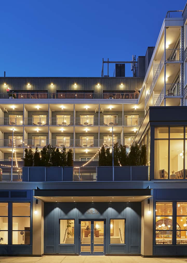 Near Nyc Ferry | Terrace Views, Rooftop Bar + Spa - New York