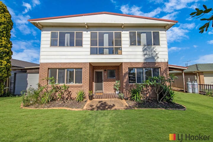 Beach House In Maloneys - Batemans Bay