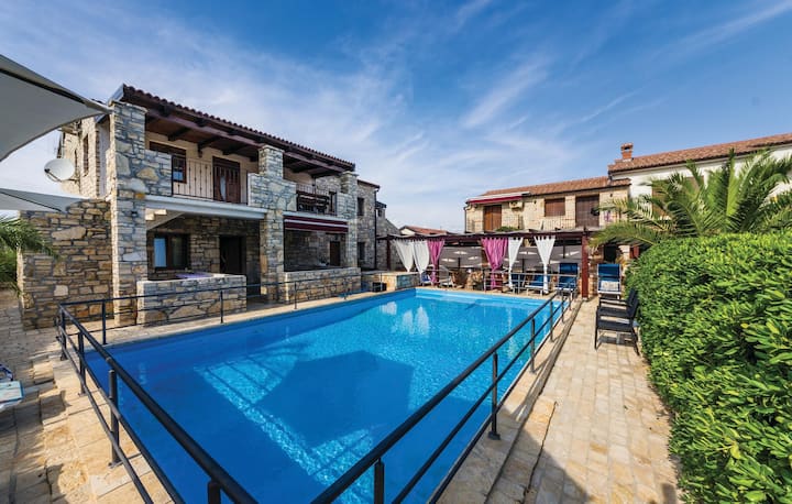 Beautiful Home In Vir - Vir