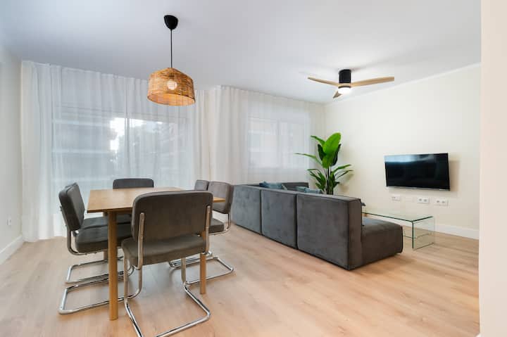 Bright 3br/2ba W/ Balcony In Los Remedios - Tomares