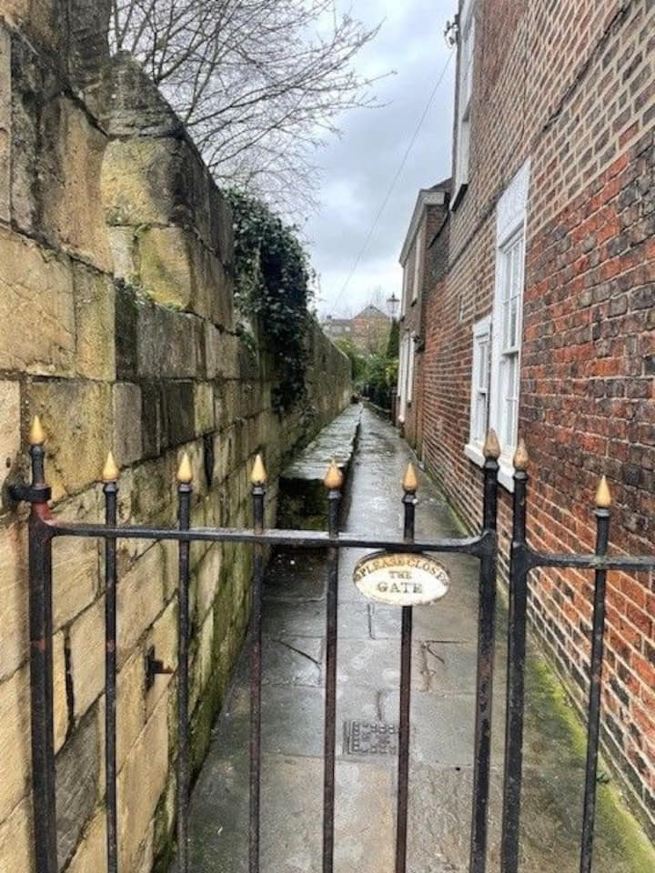 Tower Place Cottage Within City Walls - York
