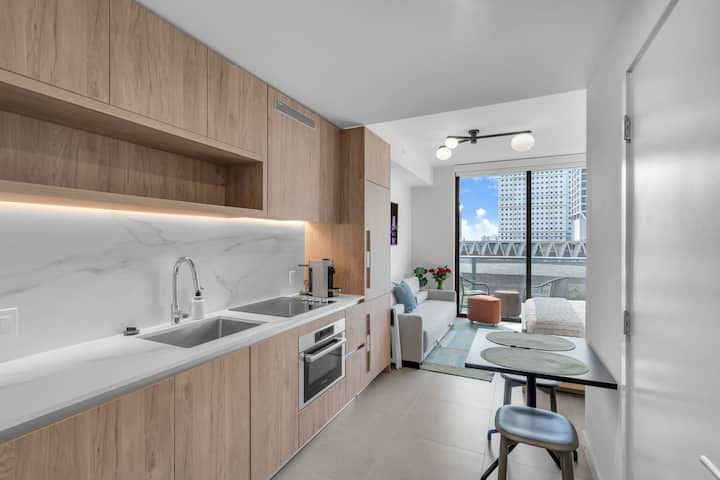 Crosby Premier Studio With Rooftop Pool & Balcony - マイアミ
