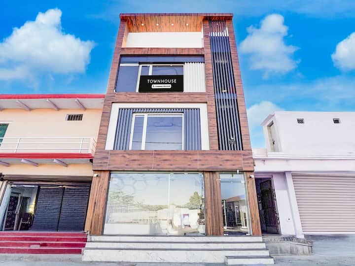 Séjours Confortables Au Contournement De Govardhan - Govardhan