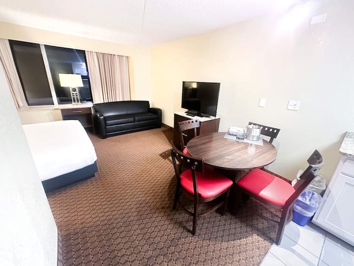 Oceanfront Boardwalk Studio • Views + Free Parking - Atlantic City, NJ