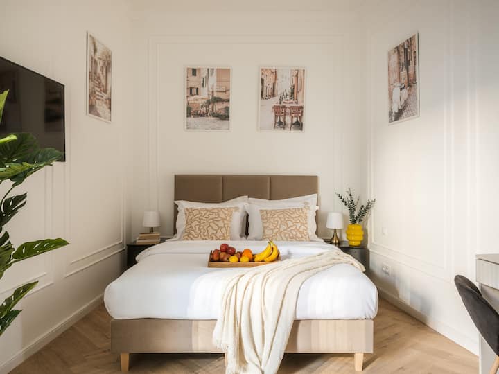 Astor Residence - 3 Bed Apartment, Courtyard - Krakova