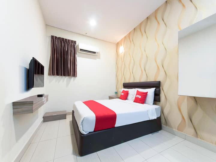 Deluxe Queen Hideaway In Batu Pahat W/ Free Wi-fi - Yong Peng