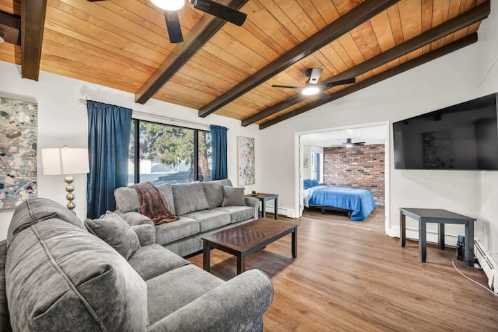 Elite Grand Residence/2 Kitchens/sleeps 10 - Reno, NV