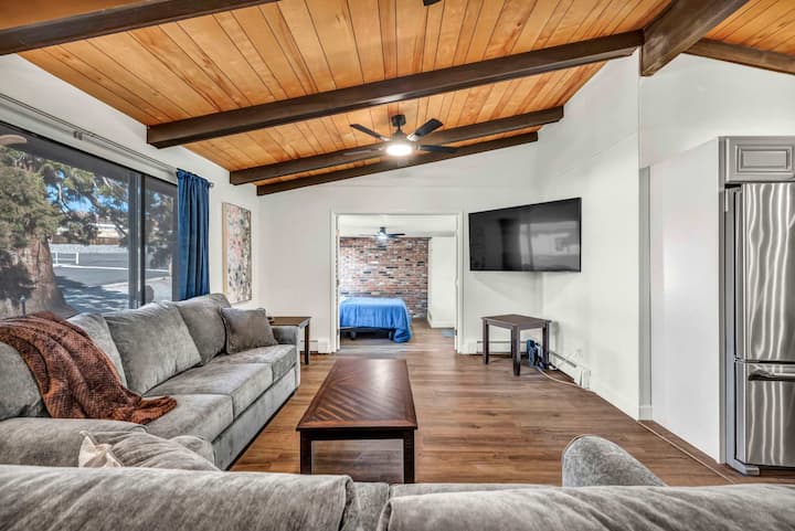 Elite Grand Residence/2 Kitchens/sleeps 10 - Sparks, NV