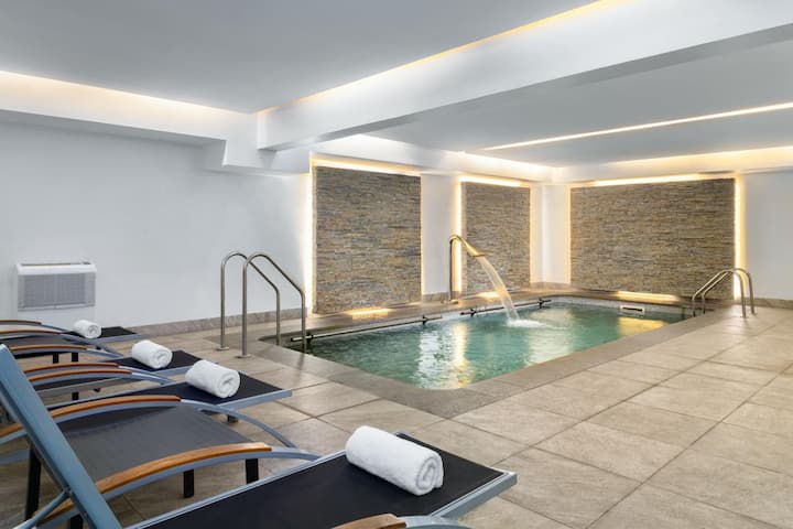 Wyndham Kennedy | 2 Queens | Near Araucano Park - Las Condes