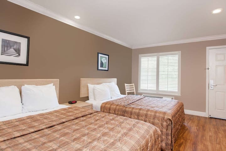 2 Queens | Days Inn Sf | Bay Area Gateway - South San Francisco, CA