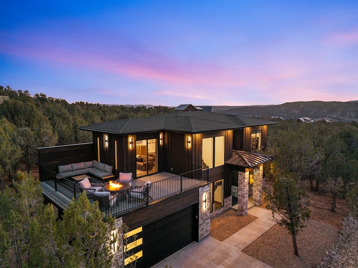 Brand New Modern Home Between Zion & Bryce - United States