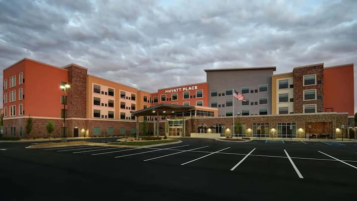 Steps To Bridge Street Town Centre + Pool & Gym - Huntsville, AL