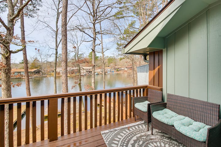 Lake Desoto Gem W/ Private Dock & Resort Perks! - Hot Springs Village, AR