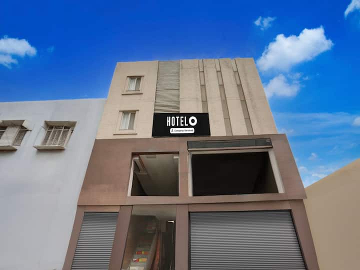 Super Hotel O Haldwani Près De L'arrêt De Bus - Haldwani