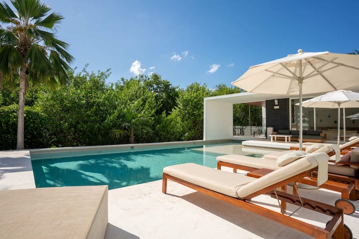 Villa Marazul | 5br | Beach & Golf Access - Isla Mujeres
