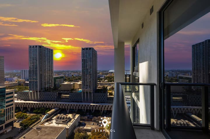 Sophisticated Studio With Pools - Miami, FL