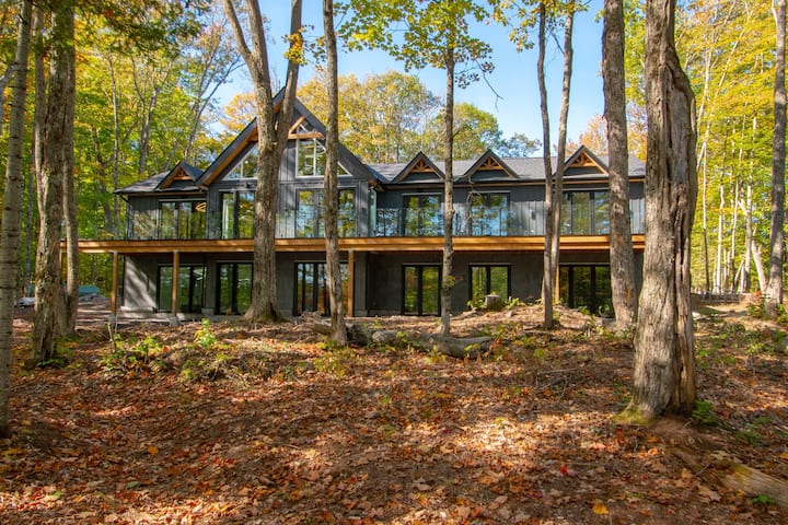 6br Luxury Retreat W/ Pool Table, 2 Kitchens & A/c - Parry Sound