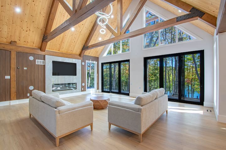 6br Luxury Retreat W/ Pool Table, 2 Kitchens & A/c - Parry Sound