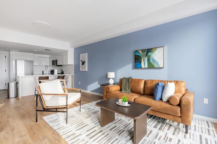 Landing | Stylish 1bd, Pool, Courtyard - State of New York