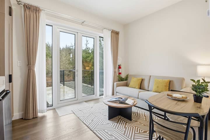 Little Bear Den #1-chic & Cozy Coastal Stay - Ucluelet