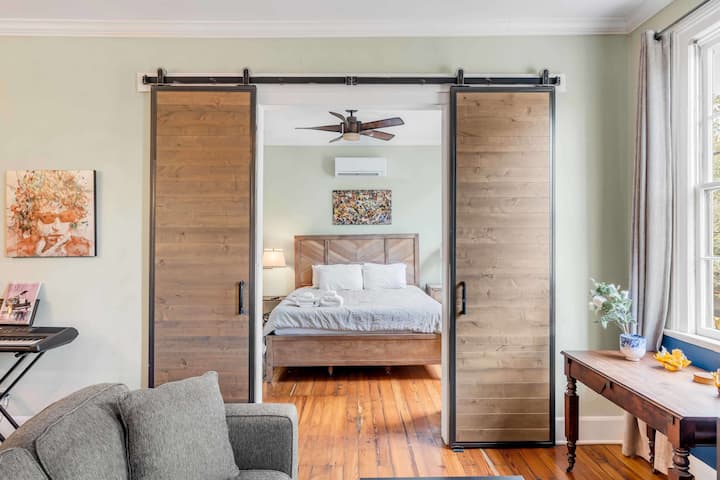 Cozy 1bd Suite W. Full Kitchen + Living Room! - Charleston, SC