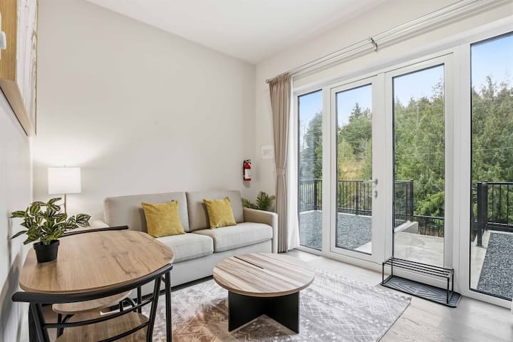 Little Bear Den #3- Big Beach, Town & Trails - Ucluelet