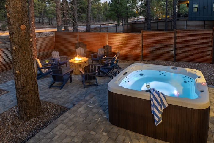 Luxe Mountain Escape Hot Tub & Pool Table - Flagstaff, AZ