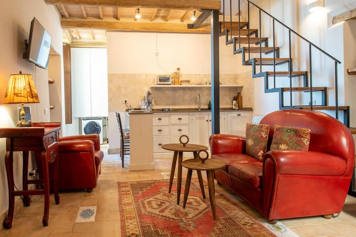 The Peep-historic Loft Apt W/ Private Patio - Todi
