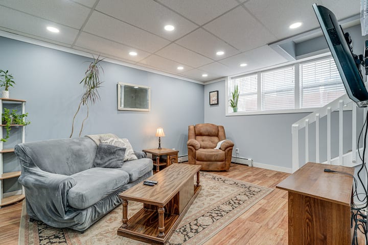 Downtown Casper Gem! Super Walkable Apartment - Casper, WY