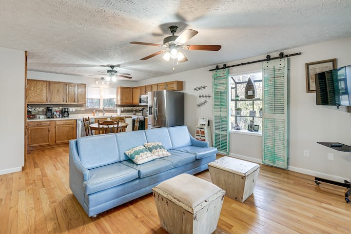 Fish & Swim Off The Dock: Lake Sinclair Family Gem - Eatonton, GA