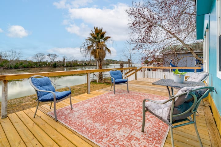 Lake Conroe Bliss: Waterfront Home W/ Boat Ramp - Willis, TX