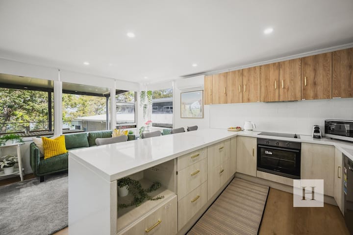 Sunset Shore Retreat – Waterfront Reserve Escape A - Morisset