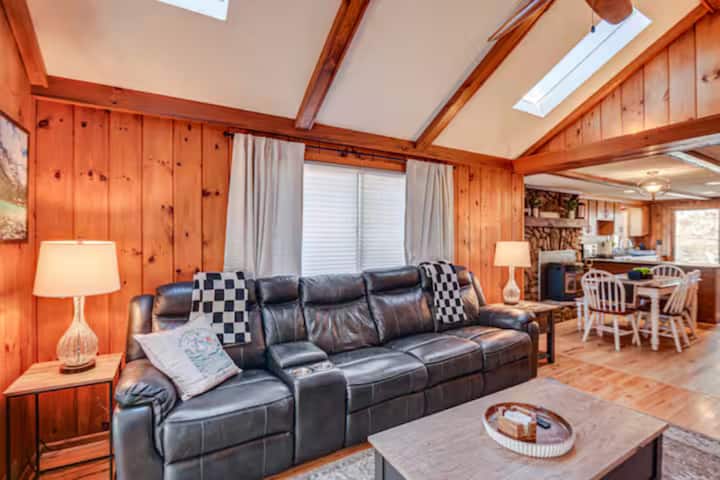 Cozy Cottage By The Bay - Alton, NH