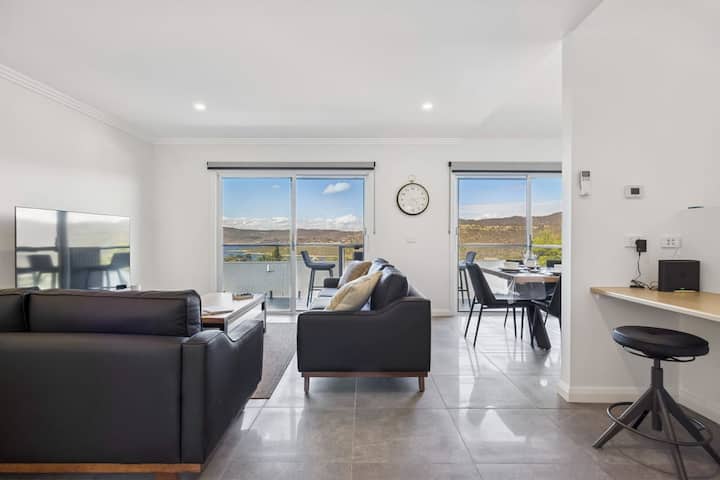Eric's Lake View Retreat - Jindabyne
