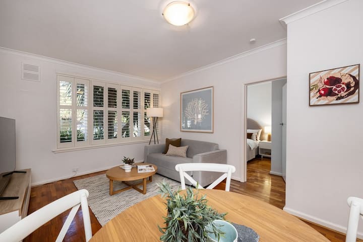 Audrey Of Elwood - St Kilda