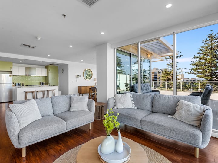 Stylish 2-bed With Terrace, 3-min Walk To Beach - Glenelg