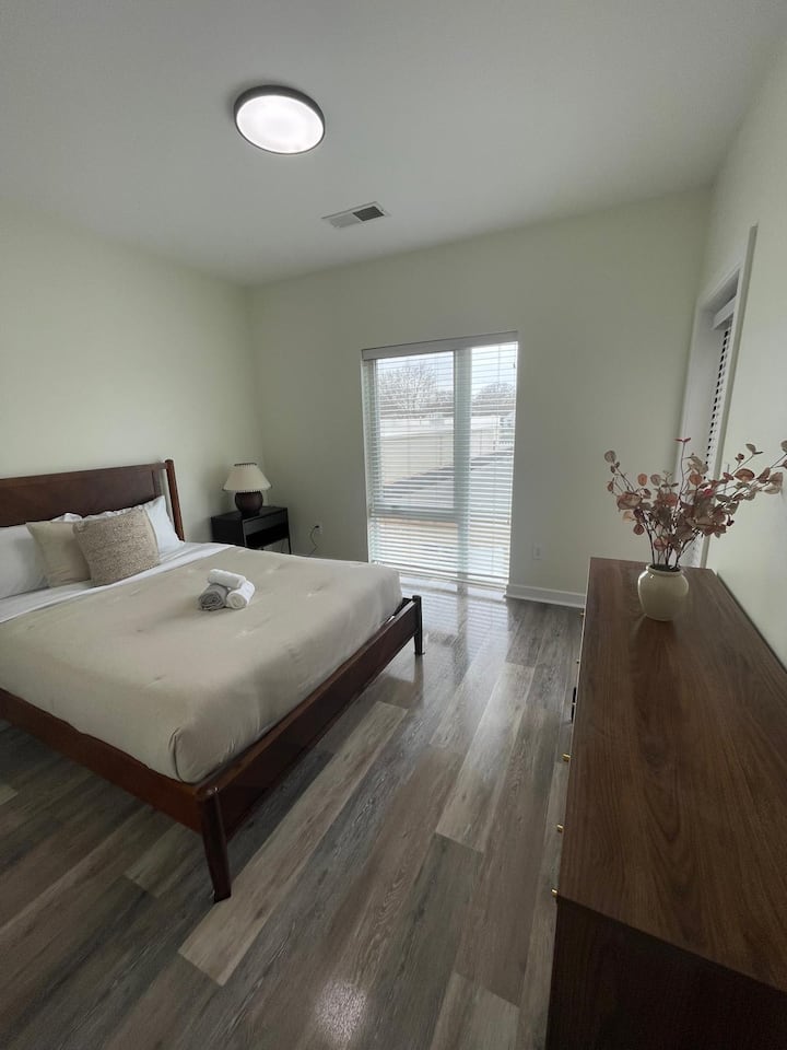 Updated 2-bedroom With A Pool And Hot Tub - Columbus, OH