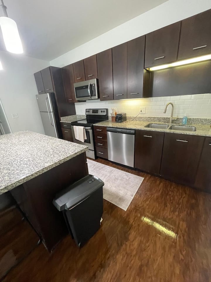 Updated 2-bedroom With A Pool And Hot Tub - Columbus, OH