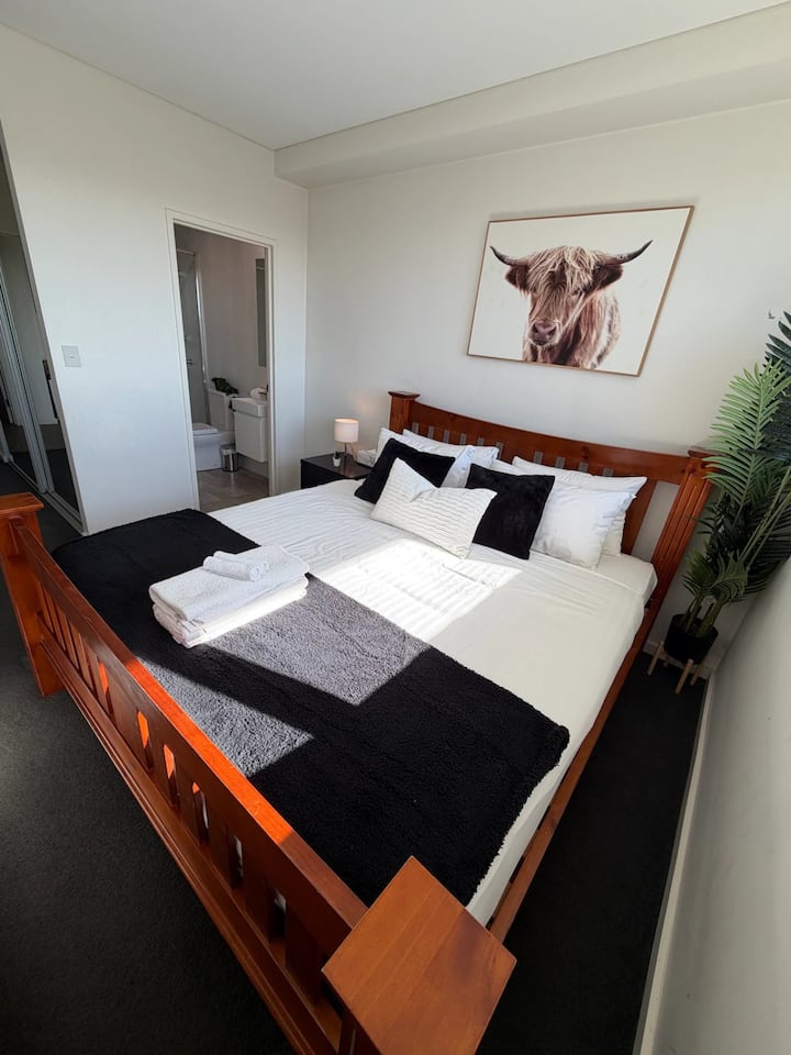 Modern Retreat Near Dfo And Sydney Olympic Park - Strathfield